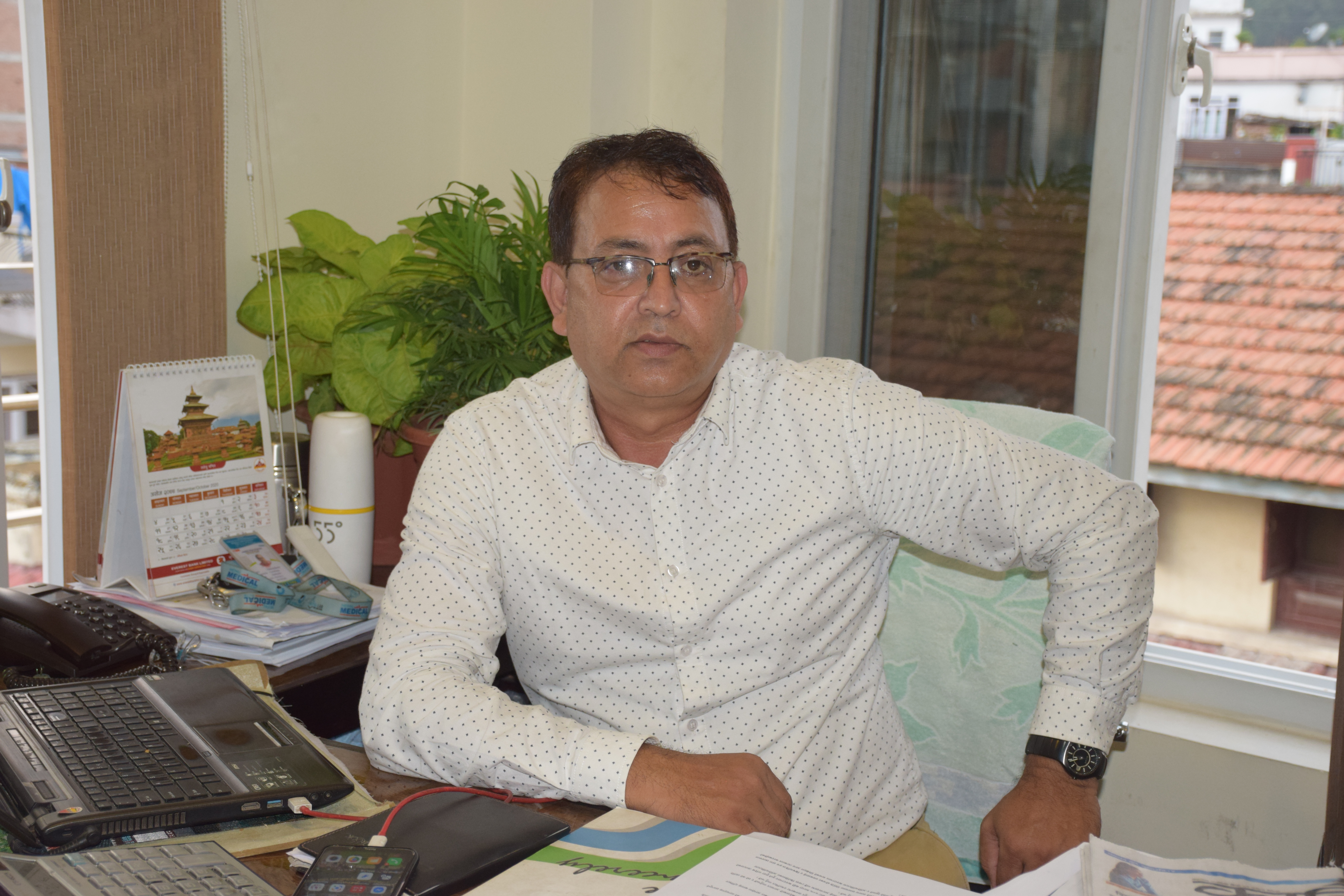 पार्टीको आस्था र आडमा स्वास्थ्य मन्त्रालय: मुलुक महामारीको भयावह चपेटामा